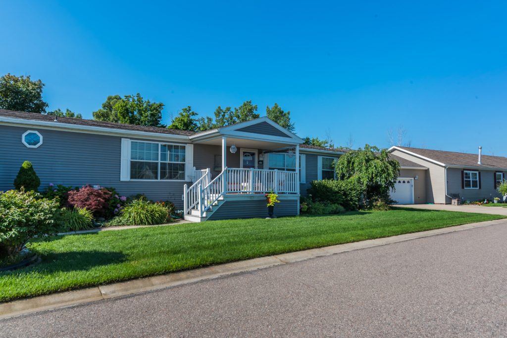 Buying a Mobile Home: The Pros and Cons of Living in a Mobile Home ...